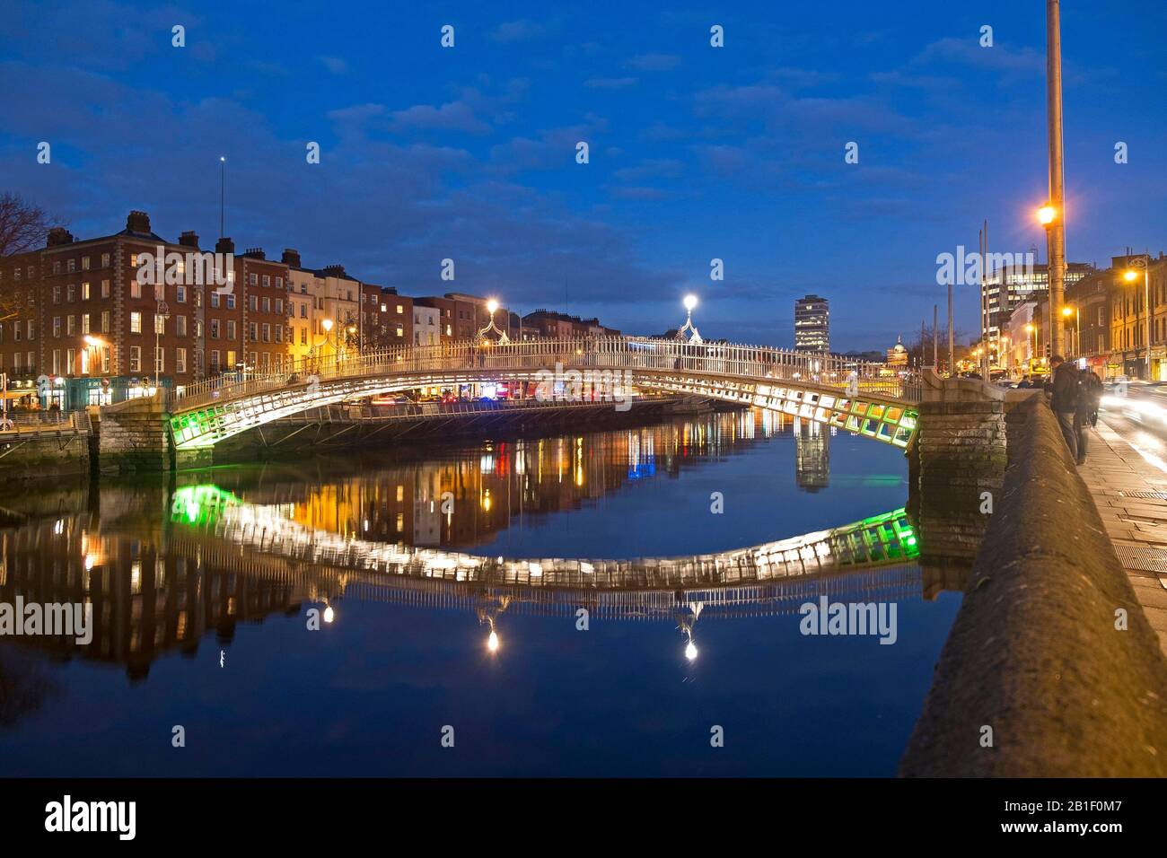 Ireland, Dublin, Ha'Penny Bridge across the River Liffey Photo © Fabio ...