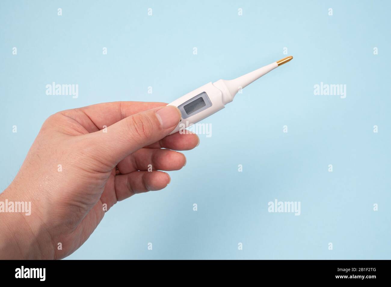 Hand holding thermometer hi-res stock photography and images - Alamy