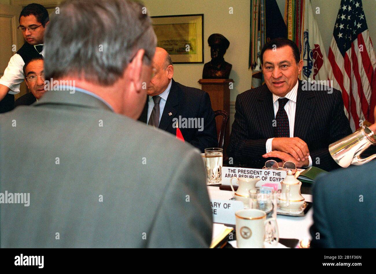 Donald rumsfeld 2000 hi-res stock photography and images - Alamy