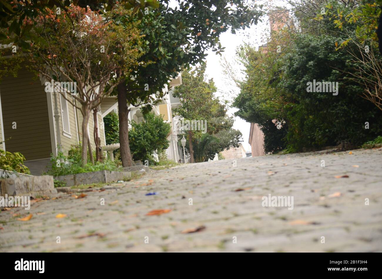 Old cobblestone road hi-res stock photography and images - Alamy