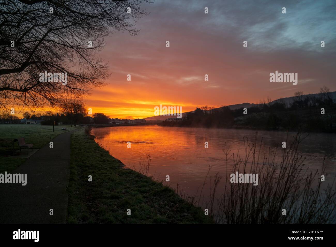 Beautiful sunrise over Suir River in Carrick-on-Suir, County Tipperary ...