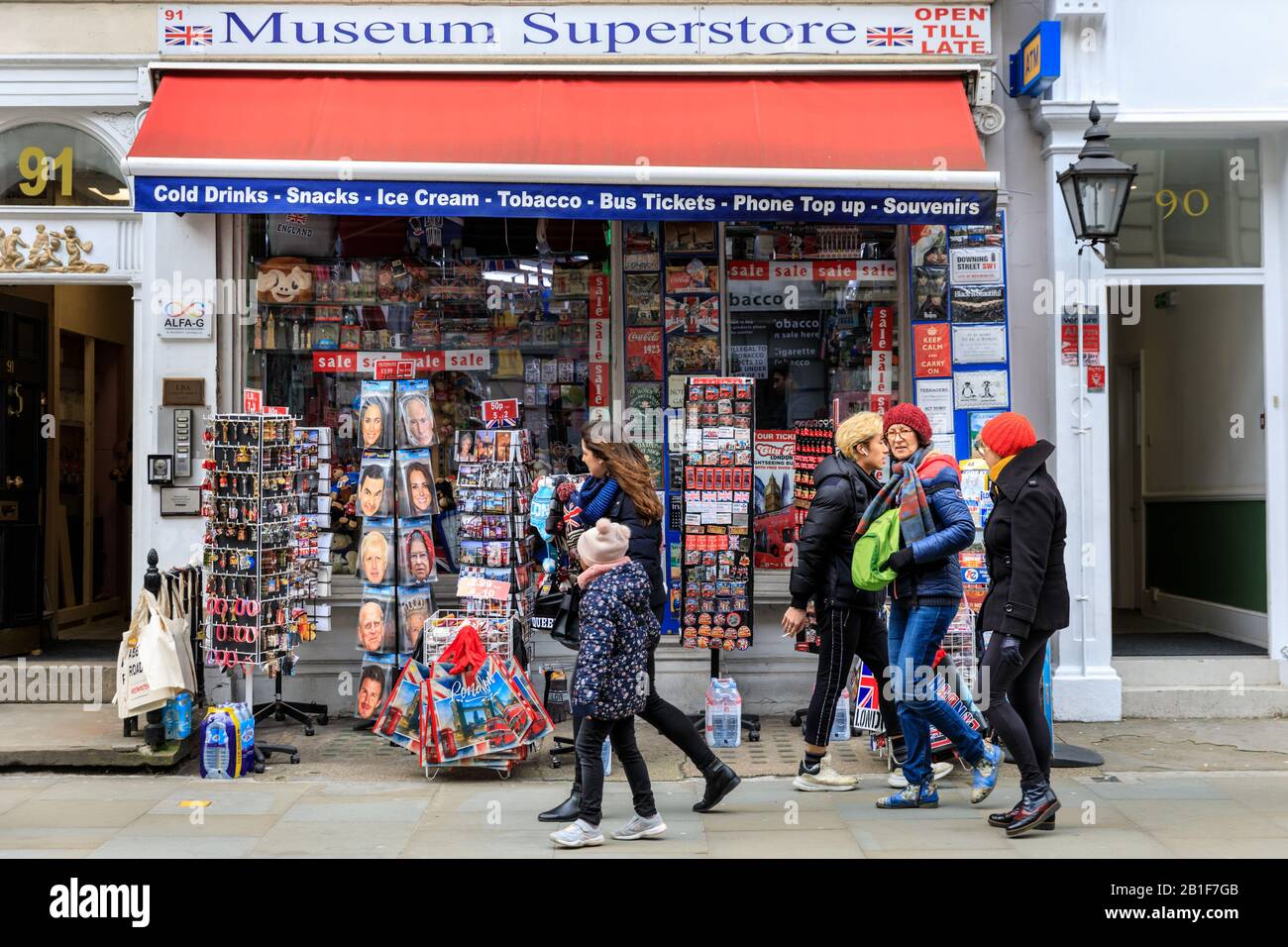 Gift shop museum london hi-res stock photography and images - Alamy