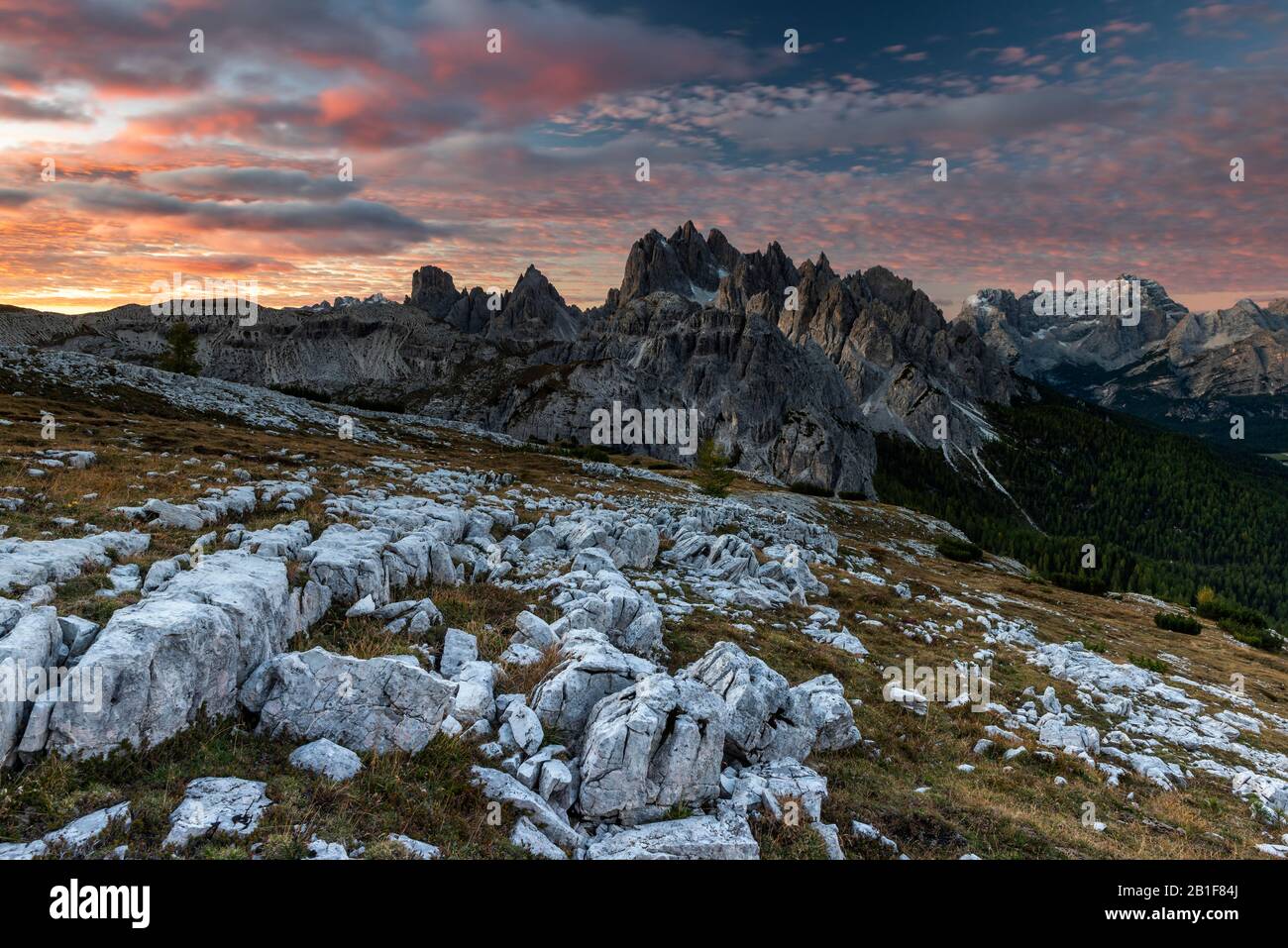 Sunrise dolomites hi-res stock photography and images - Alamy