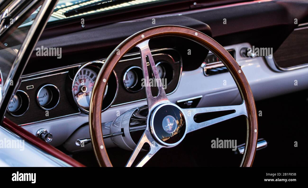 Classic car steering wheel without roof Stock Photo - Alamy