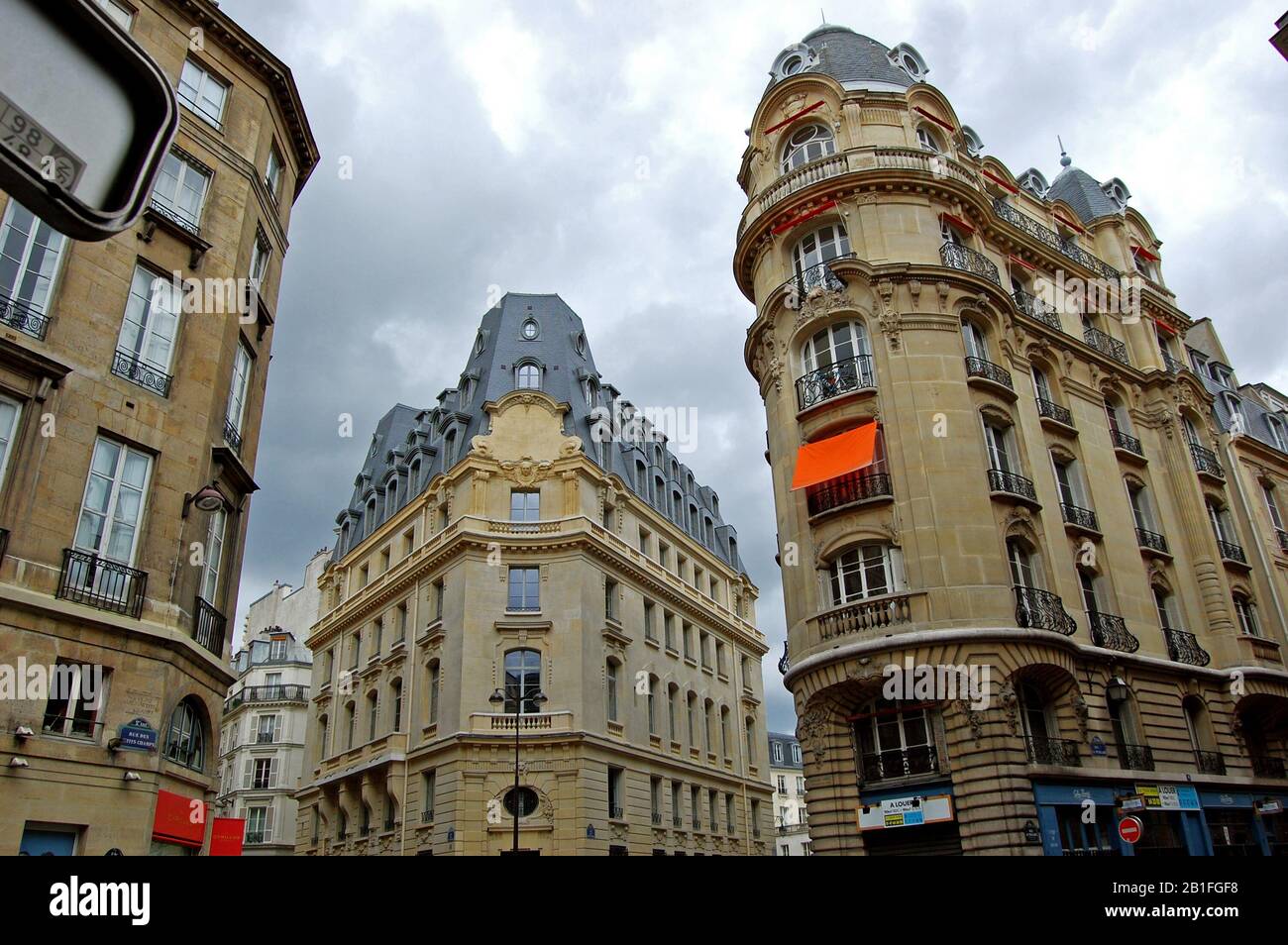 Paris center hi-res stock photography and images - Alamy