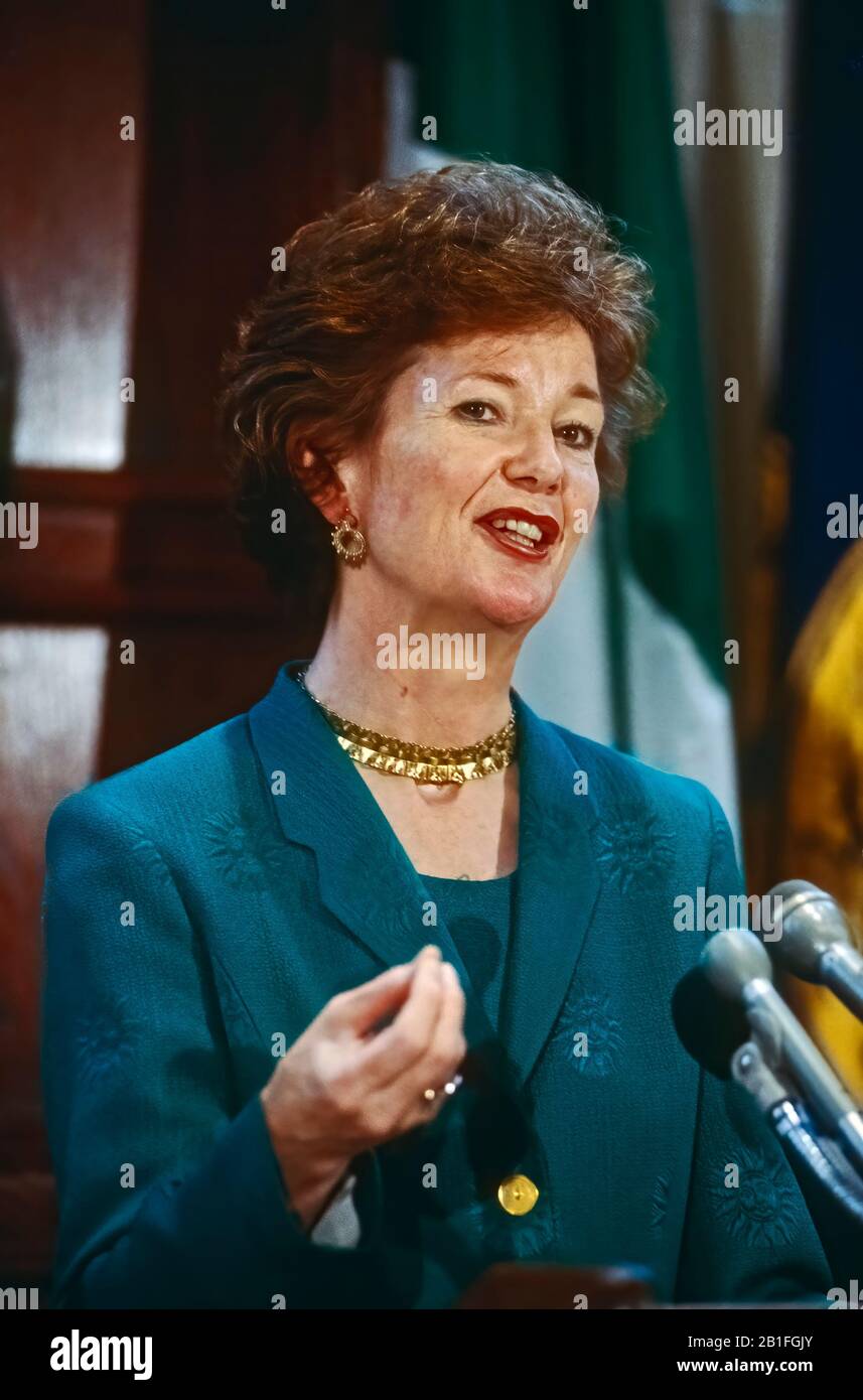 Irish president mary robinson hi-res stock photography and images - Alamy