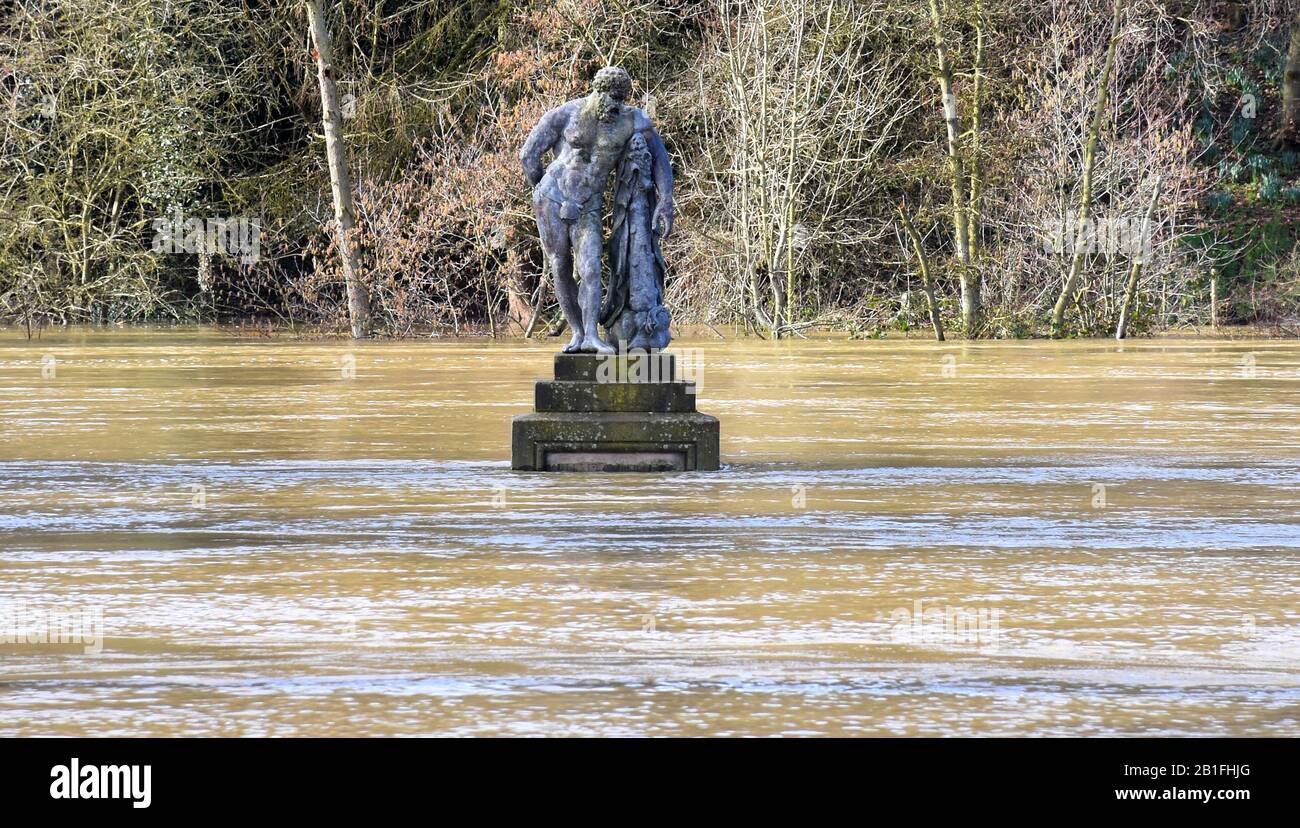 Hercules looks down at the flood water in The Quarry, Shrewsbury Stock ...
