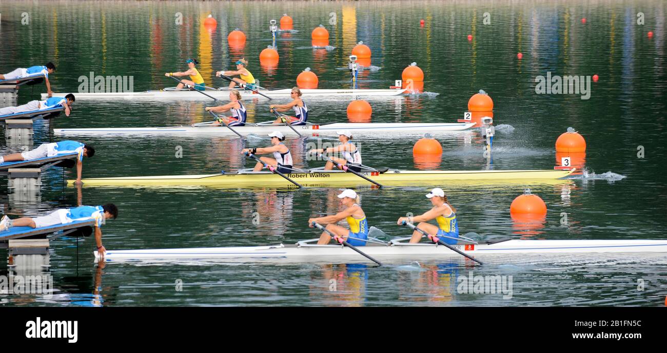 Womens double sculls hi-res stock photography and images - Alamy