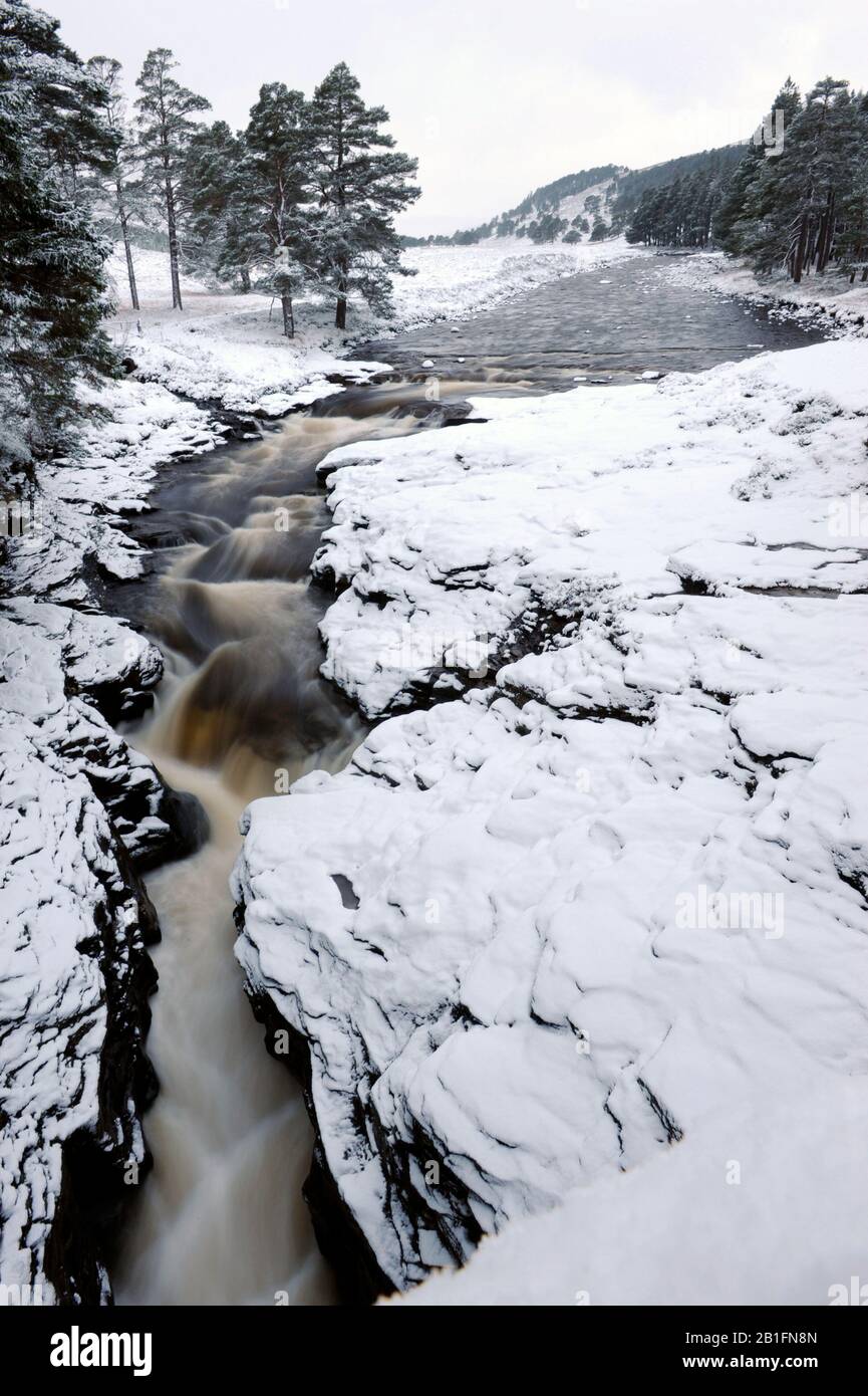 Frozen River surrounded by Snow in Scotland Stock Photo - Alamy