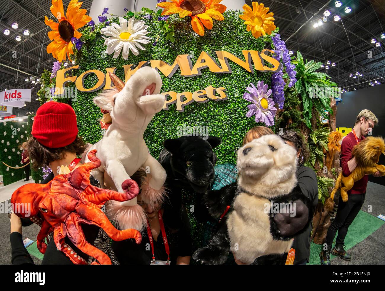 Folkmanis puppets hi-res stock photography and images - Alamy