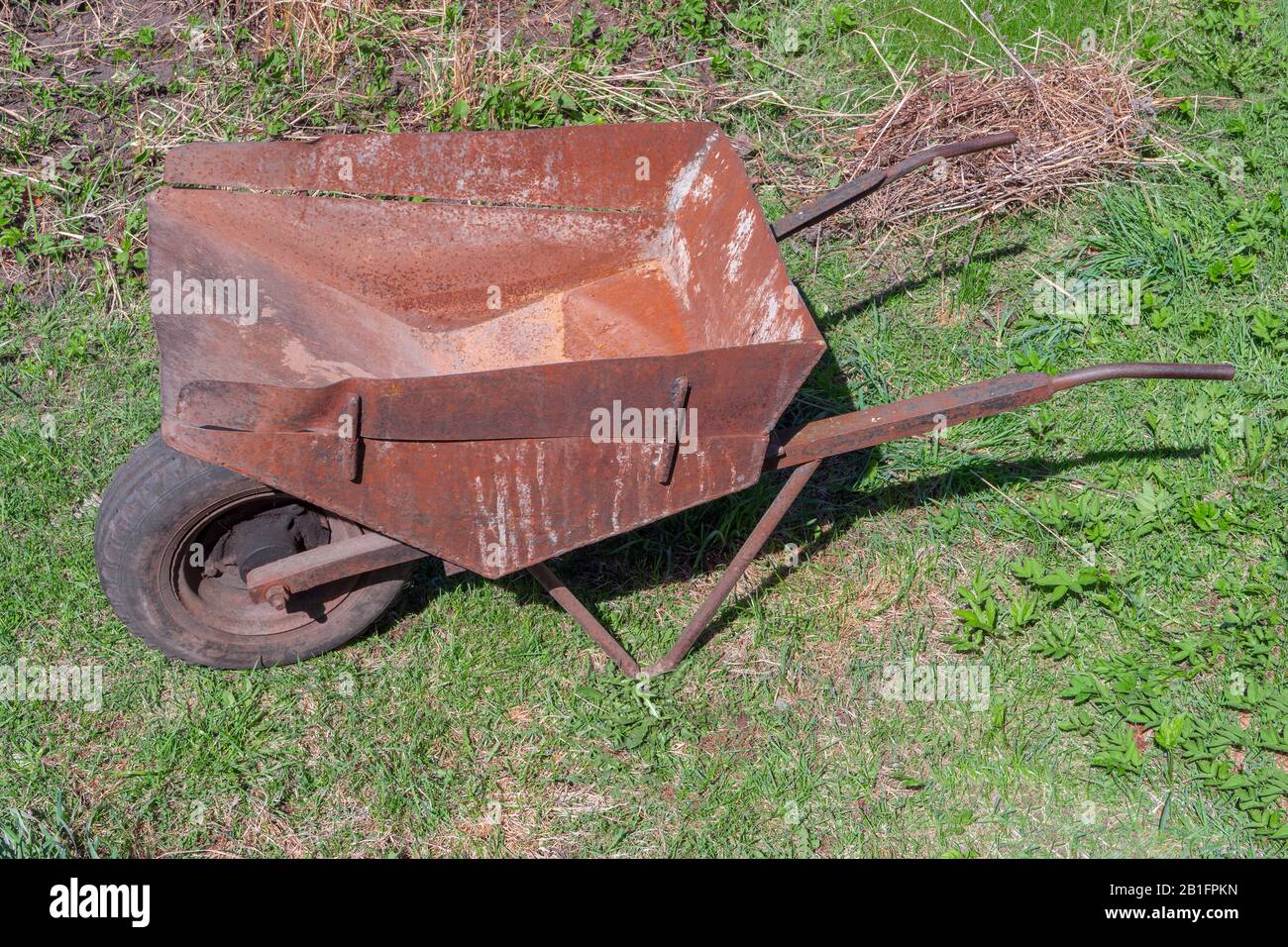 Wheelbarrow with one wheel hi-res stock photography and images - Alamy
