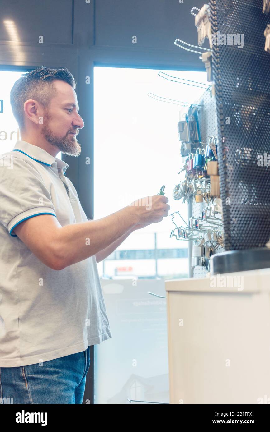 Locksmith man hi-res stock photography and images - Alamy