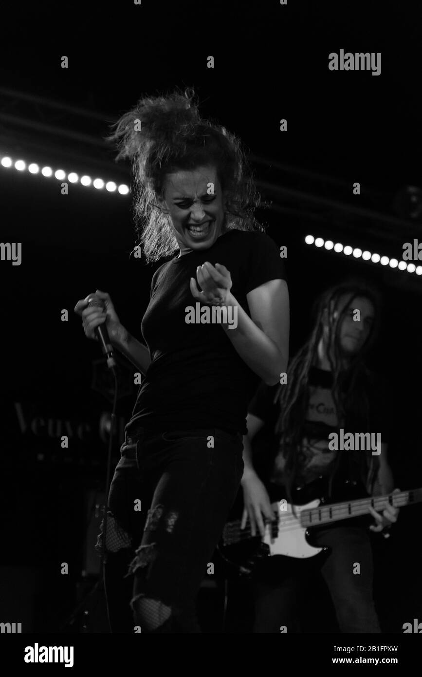 Rock girl singer ALTERIA play for charity in memory of Dimebag Darrell ...