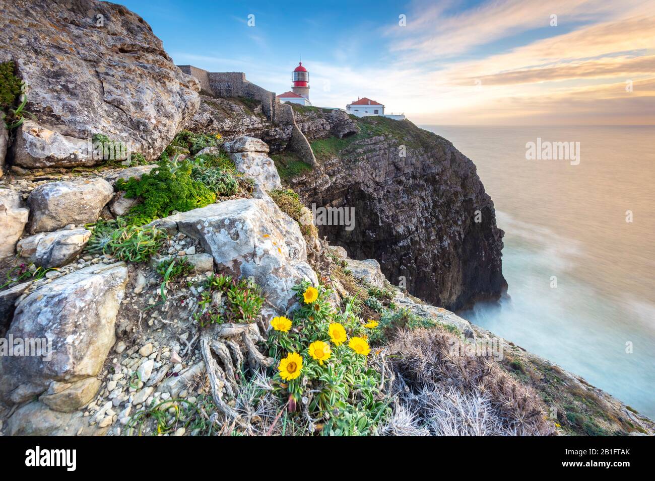 Cabo de são vicente portugal lighthouse hi-res stock photography and ...
