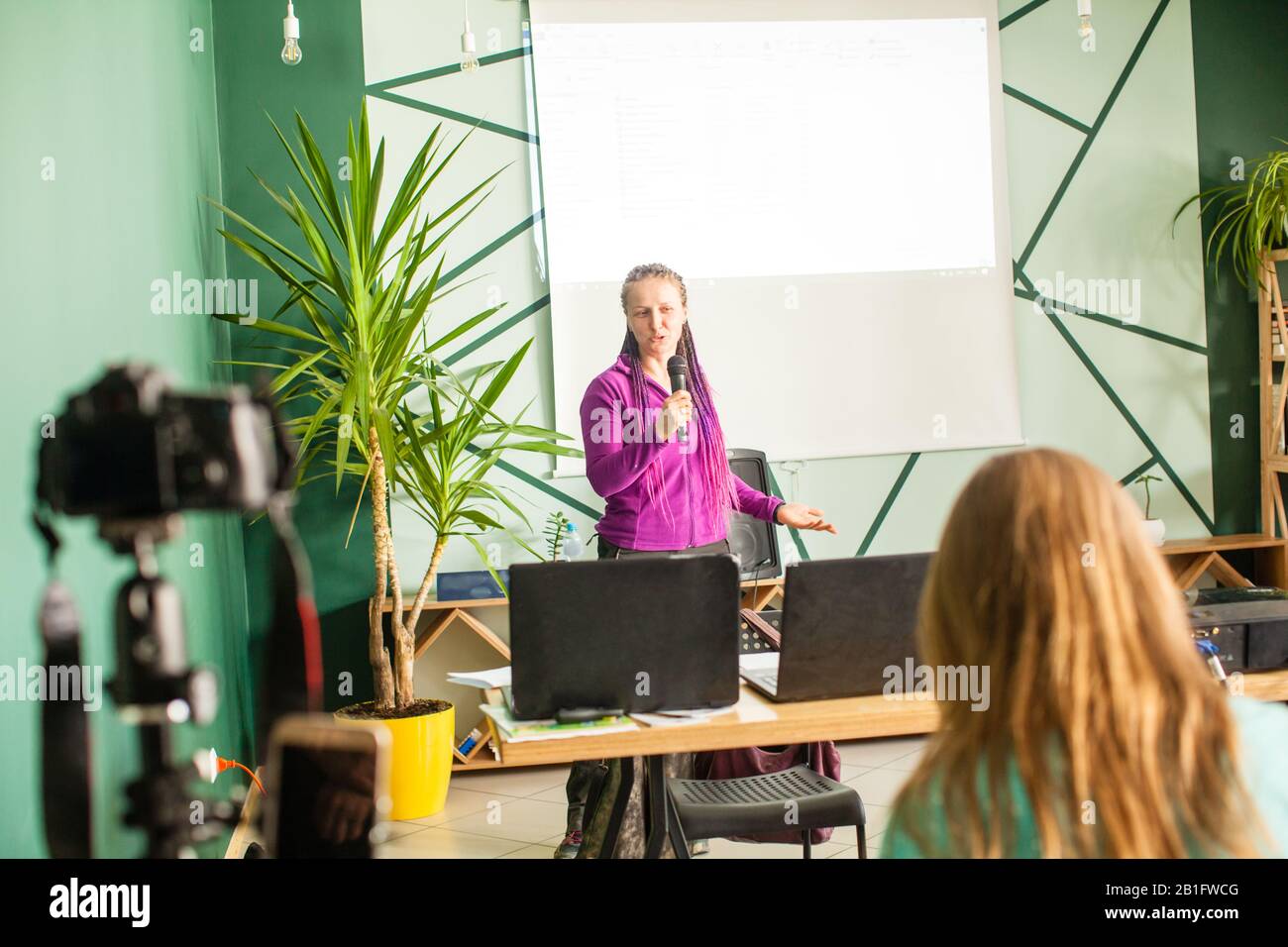 Tech presentation auditorium hi-res stock photography and images - Alamy