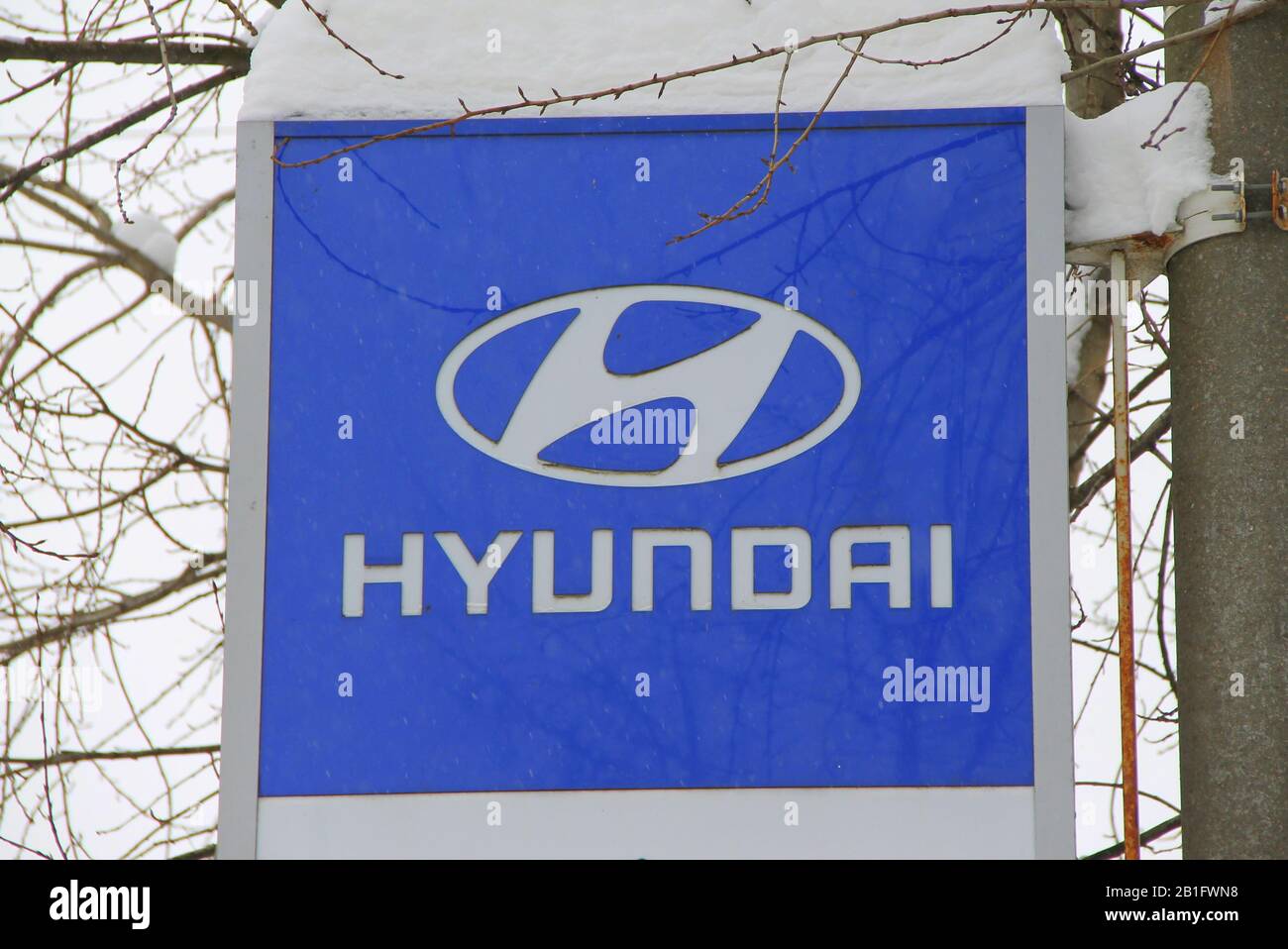 Hyundai sign hi-res stock photography and images - Alamy