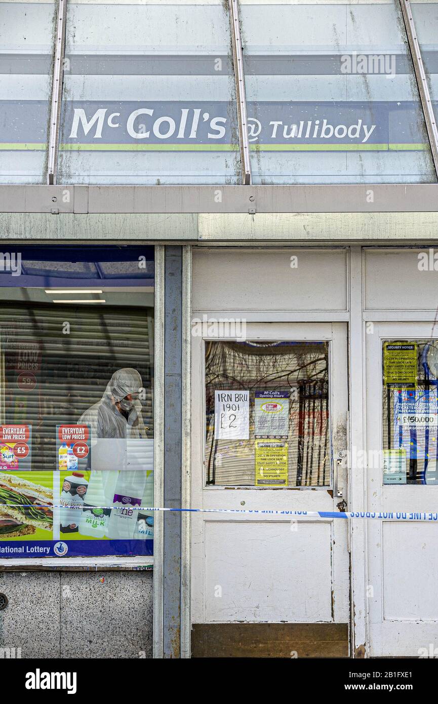 Uk armed police 2020 hi-res stock photography and images - Alamy