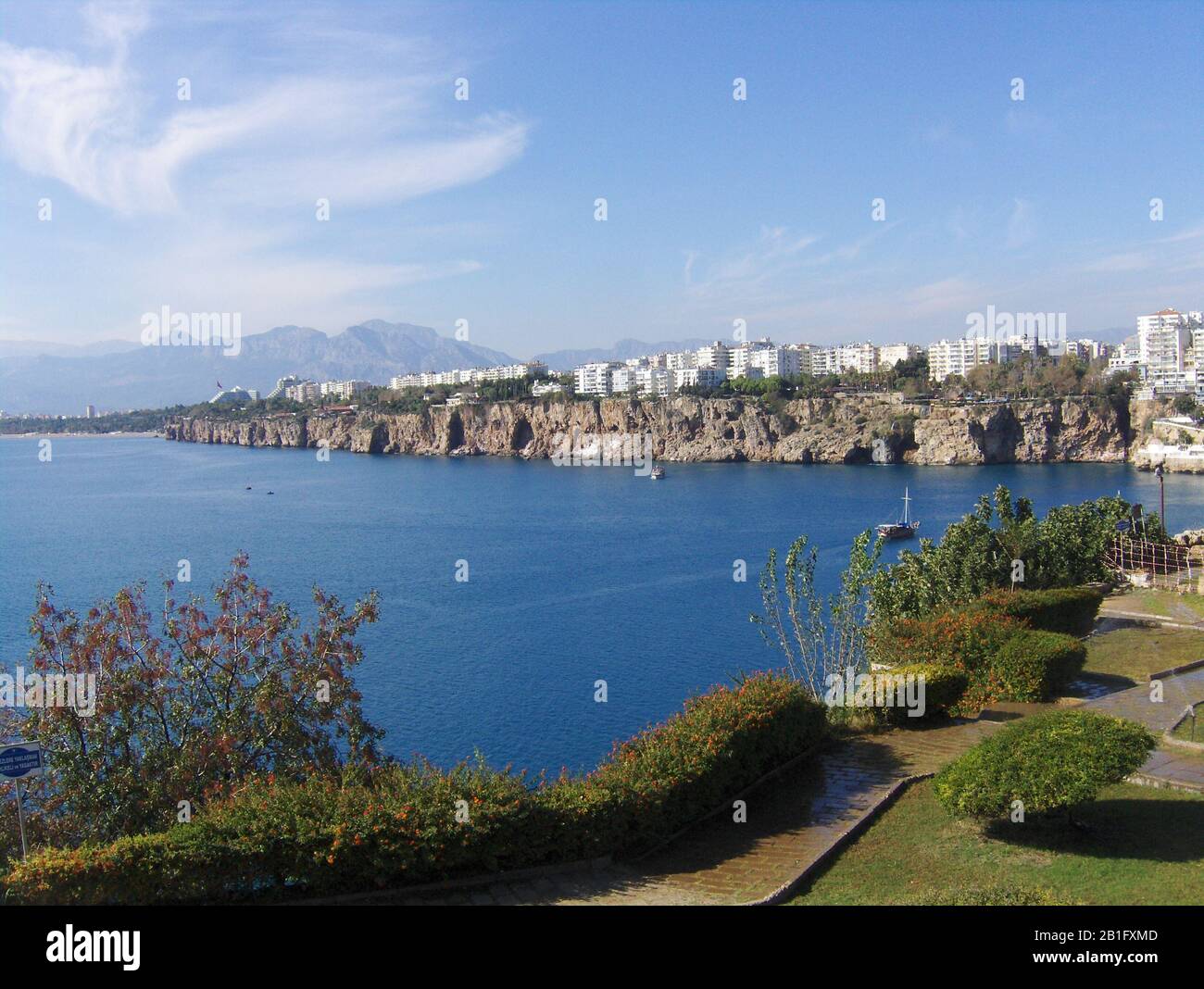 The cliff lifts the city Stock Photo - Alamy