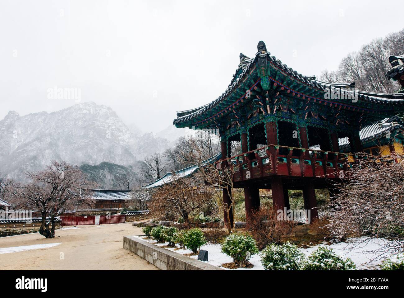 The building of Buddhist Sinheungsa Temple in Seoraksan National Park ...