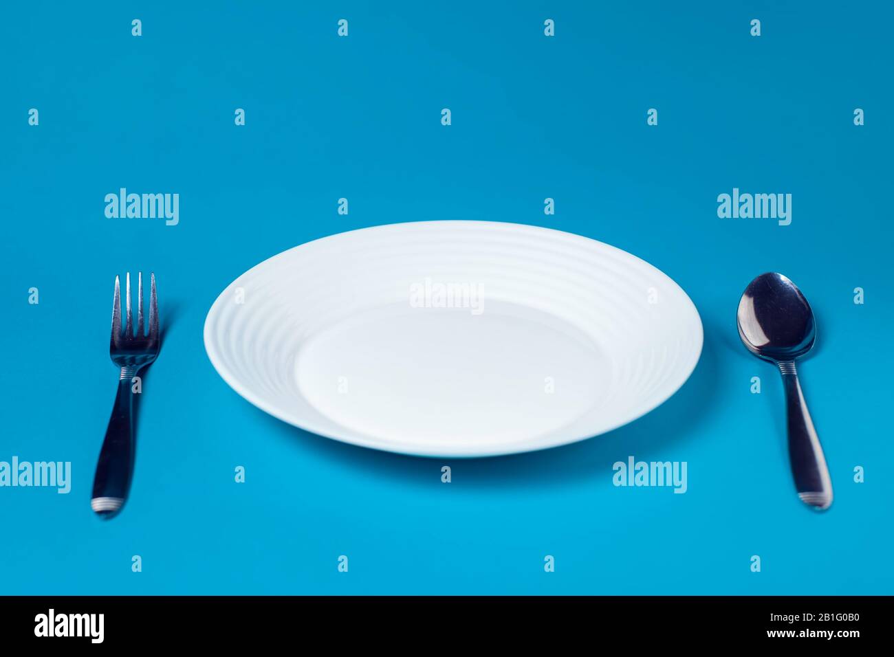 White plate and fork hi-res stock photography and images - Alamy