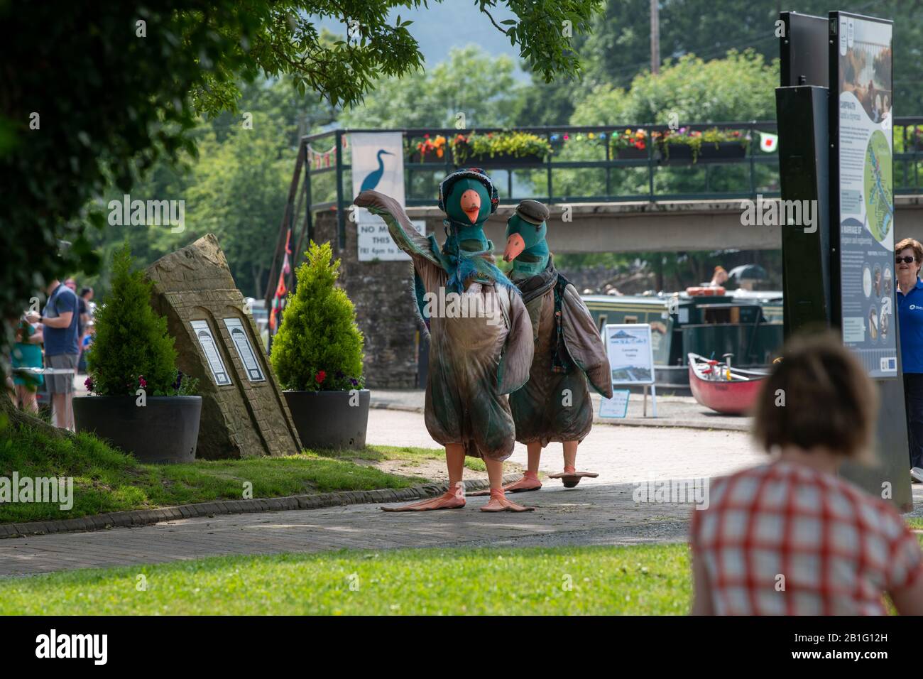 Two people dressed as ducks hi-res stock photography and images - Alamy