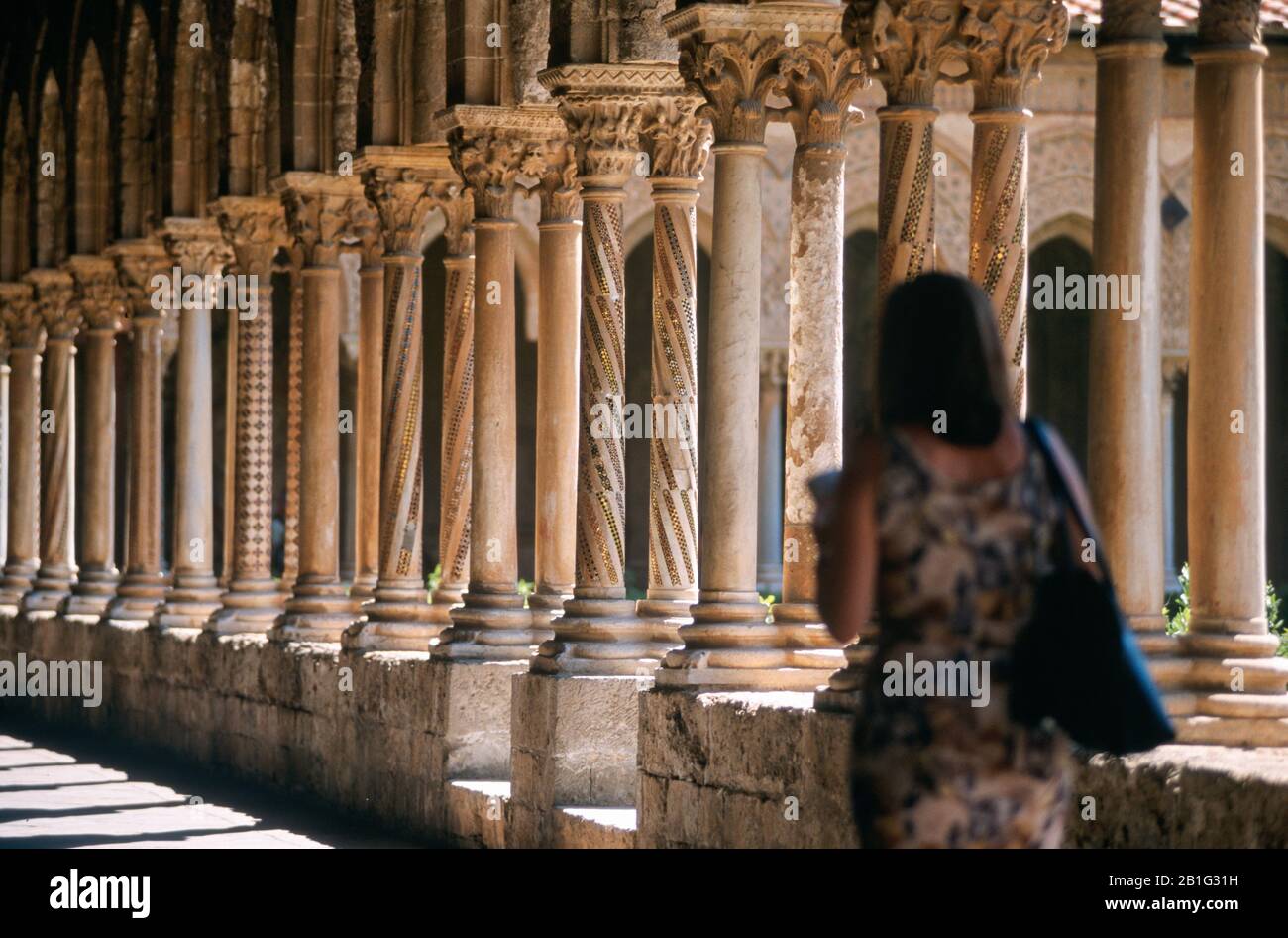 Cloister walks hi-res stock photography and images - Alamy