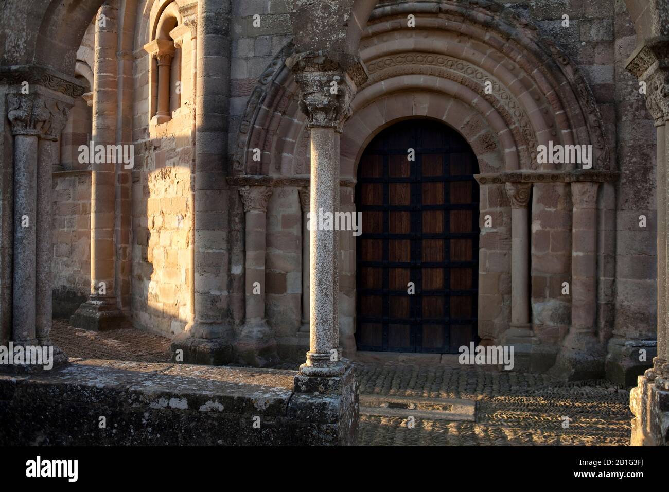 Eunate's octagonal temple. Romanesque art, 12th century Stock Photo - Alamy