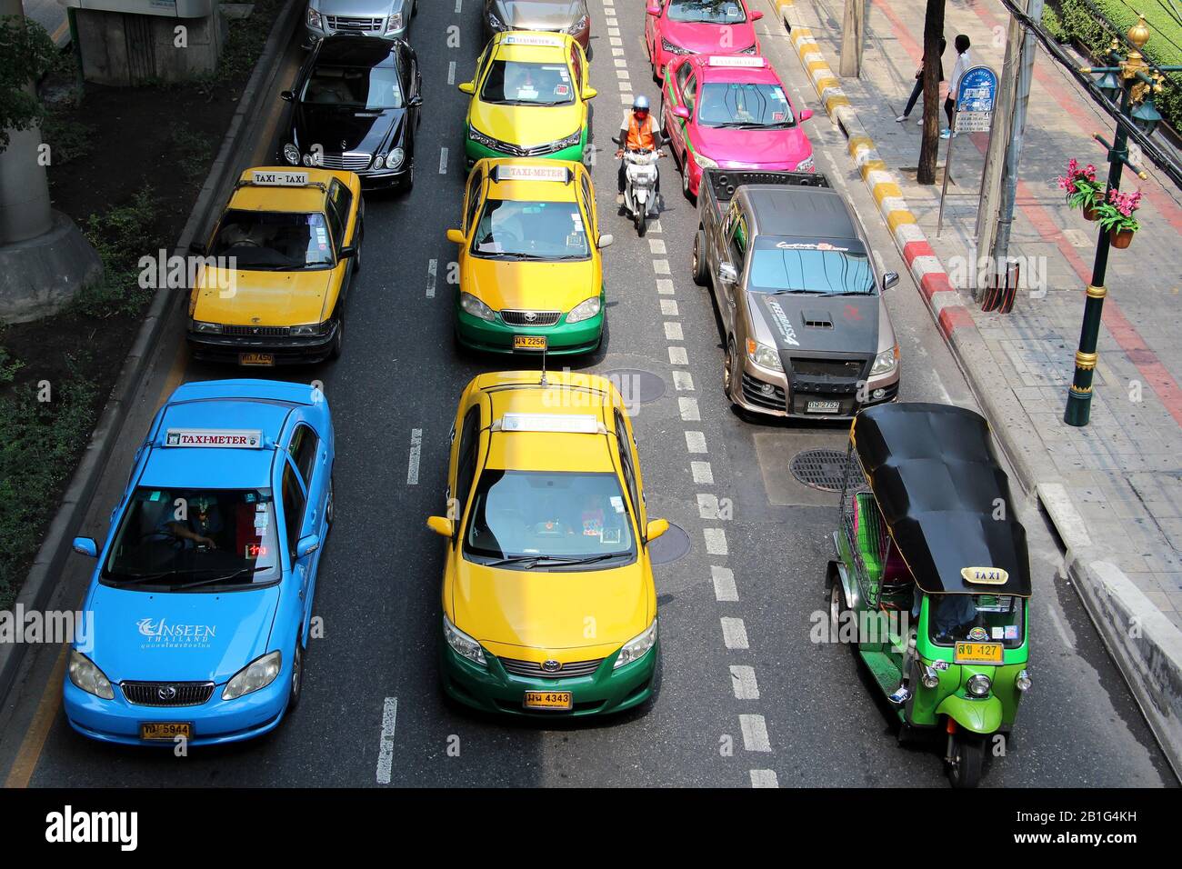 Green yellow tuk tuks hi-res stock photography and images - Alamy
