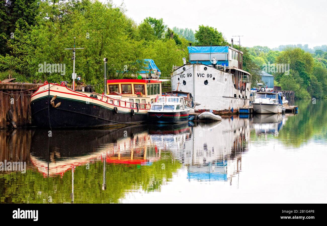 Widebeam canal boats hi-res stock photography and images - Alamy
