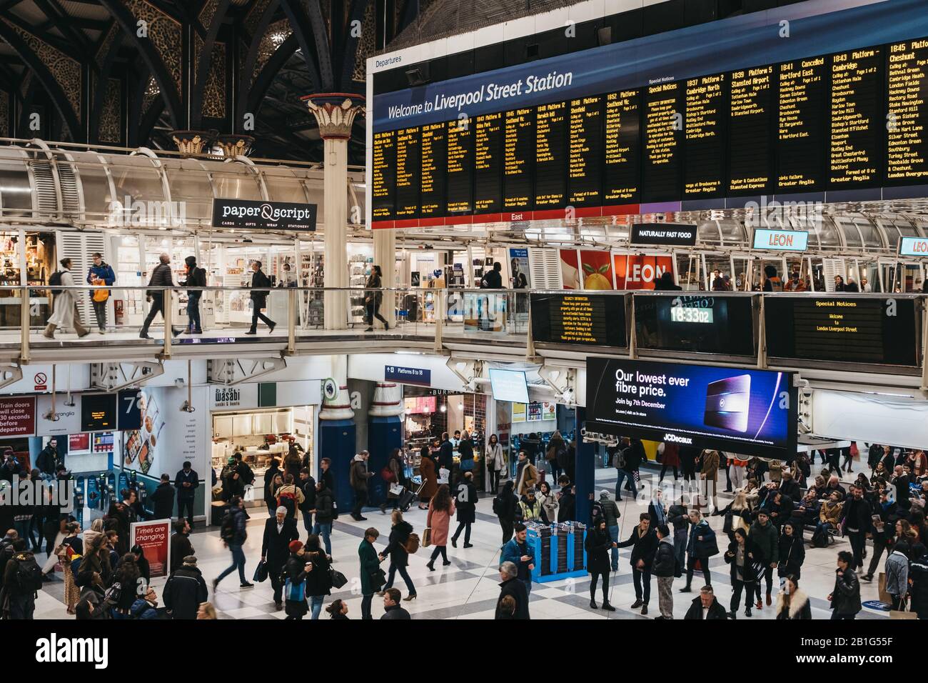 Central london railway terminus hi-res stock photography and images - Alamy