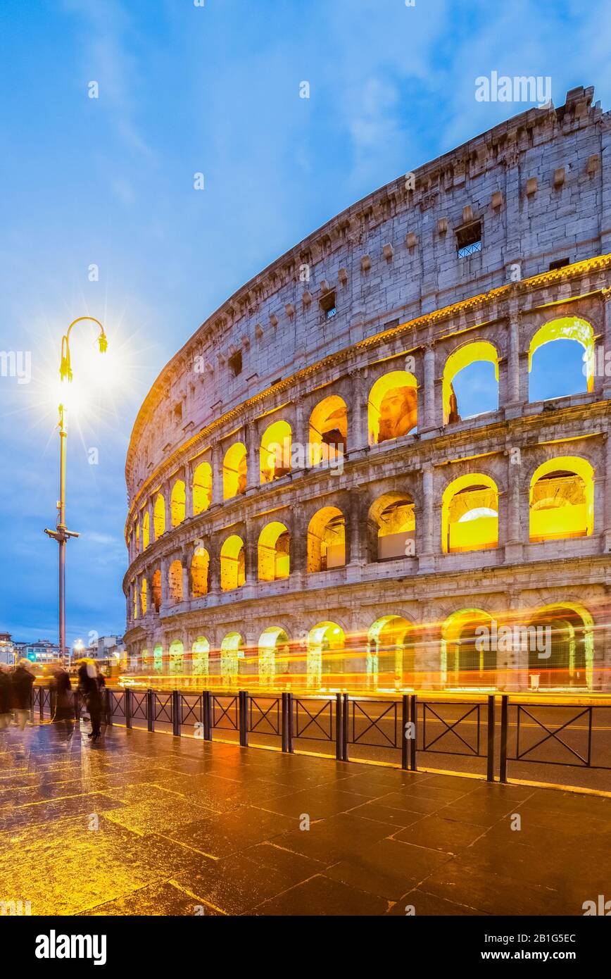 Colosseum amphitheatre ruins hi-res stock photography and images - Alamy