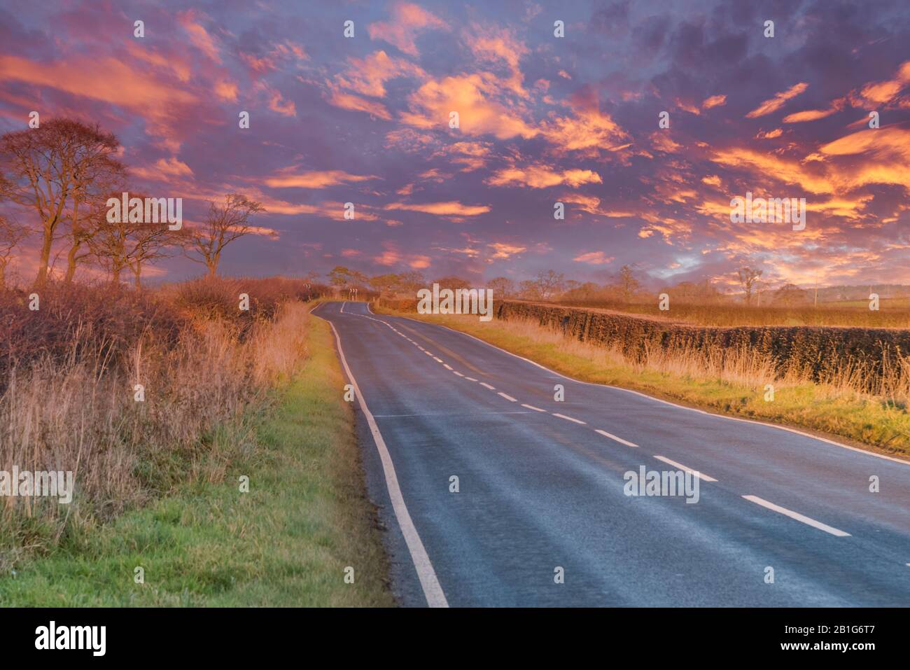 Two laned hi-res stock photography and images - Alamy