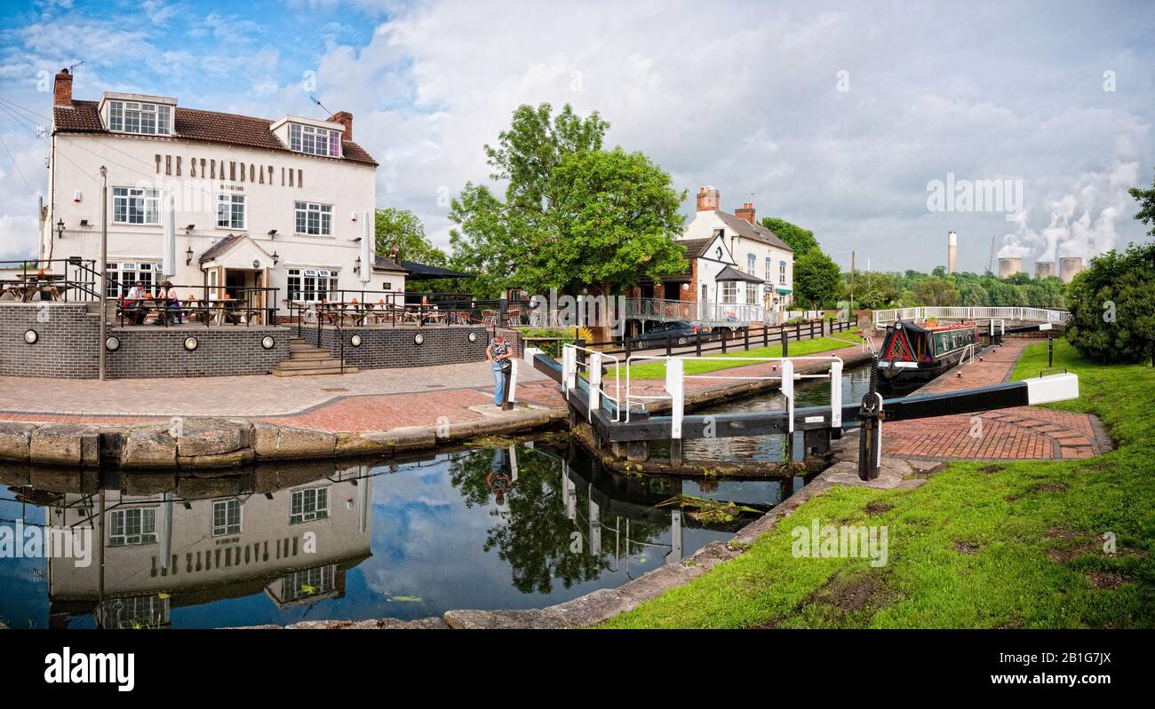 Trent Lock taking the Erewash Canal down onto the River Trent in ...
