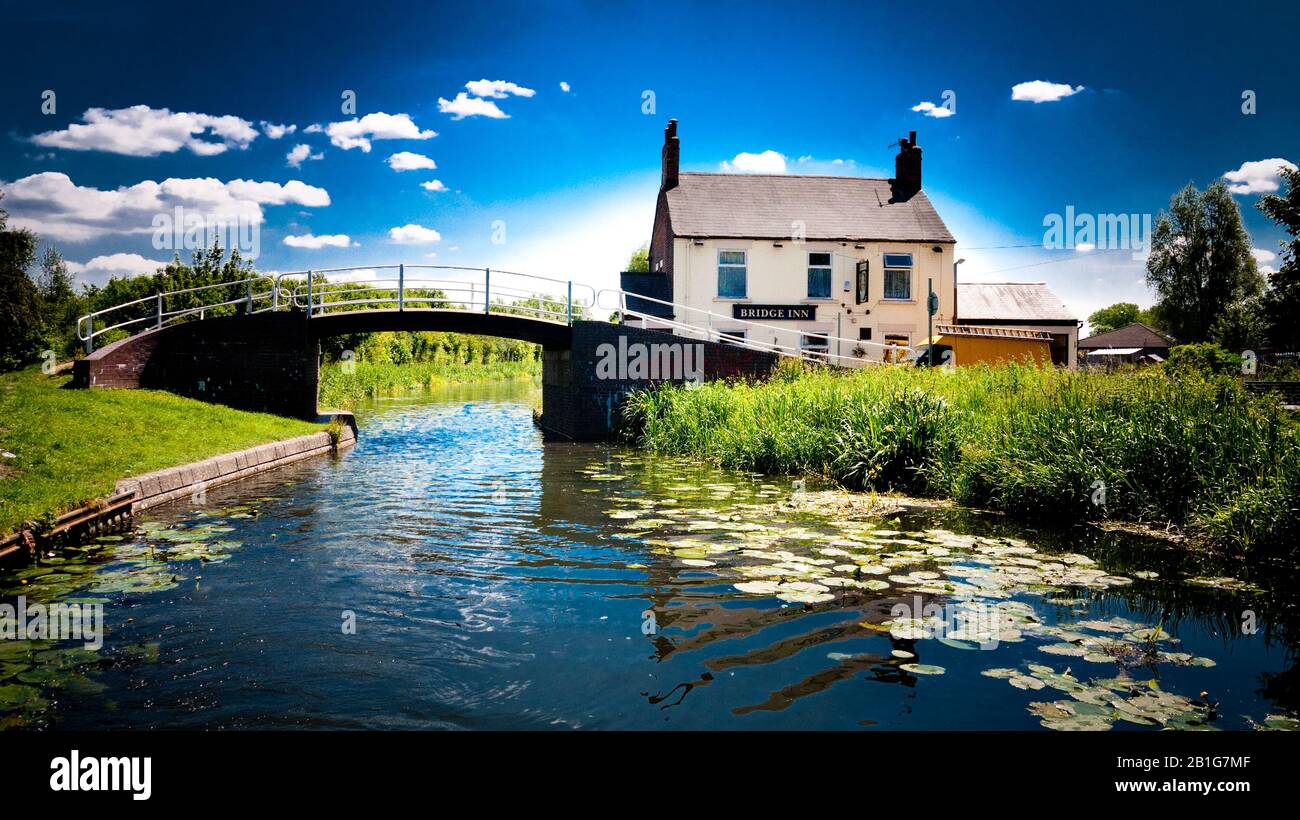 Bridge over the Erewash Canal, Derbyshire, Langley Mill, England, UK ...