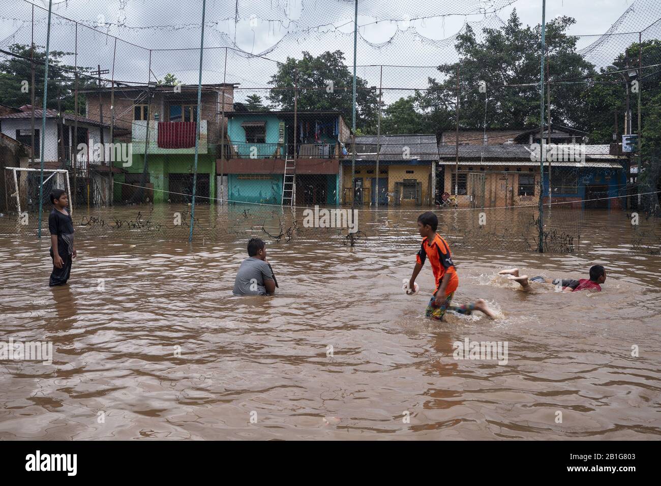 Kids playing in flood hi-res stock photography and images - Alamy