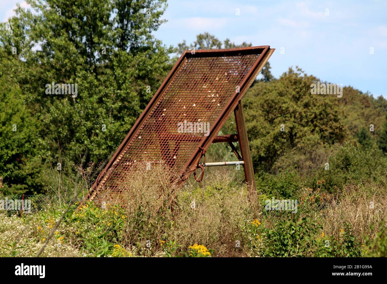 Sieve sand hi-res stock photography and images - Alamy