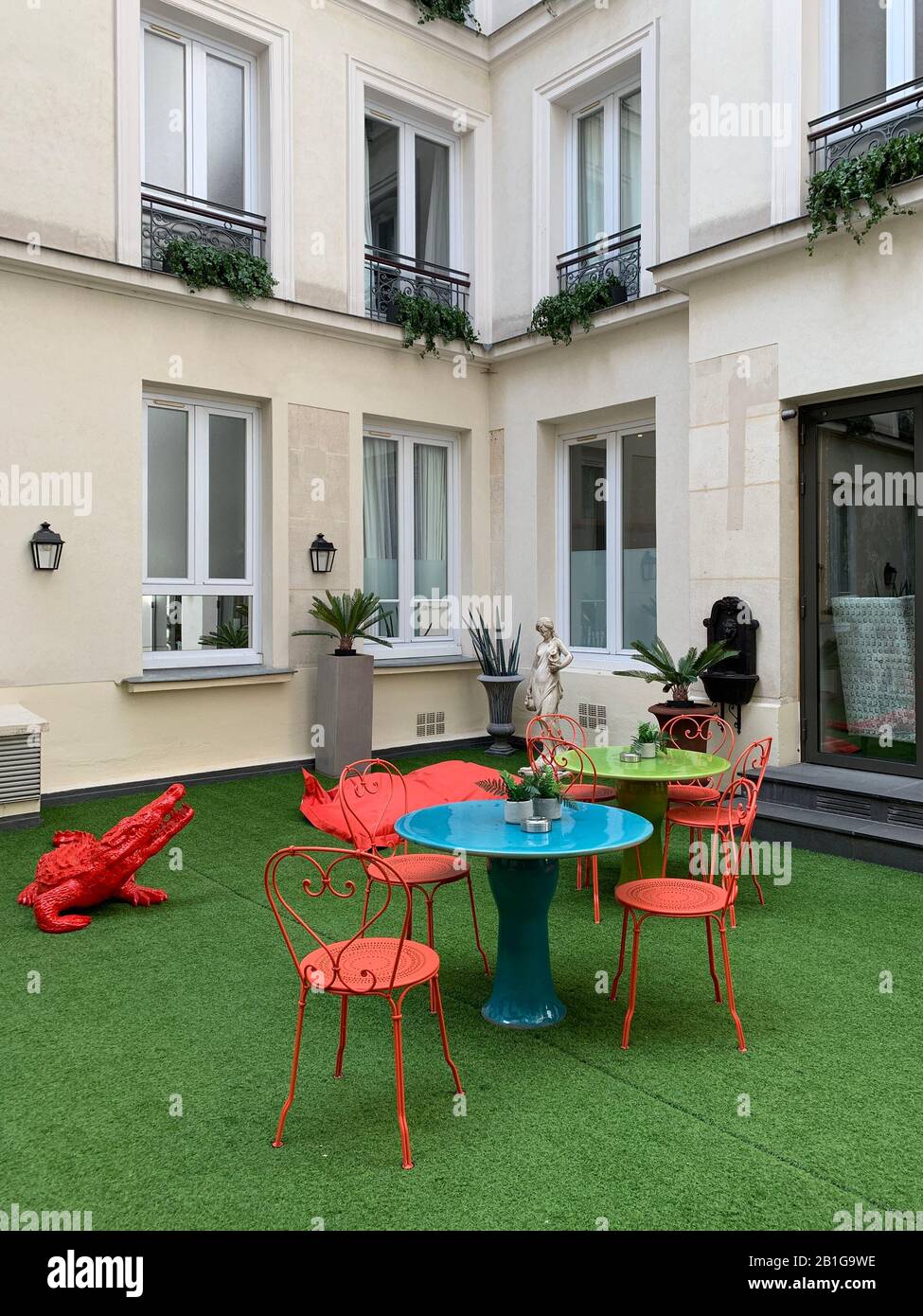 Open seating hi-res stock photography and images - Alamy