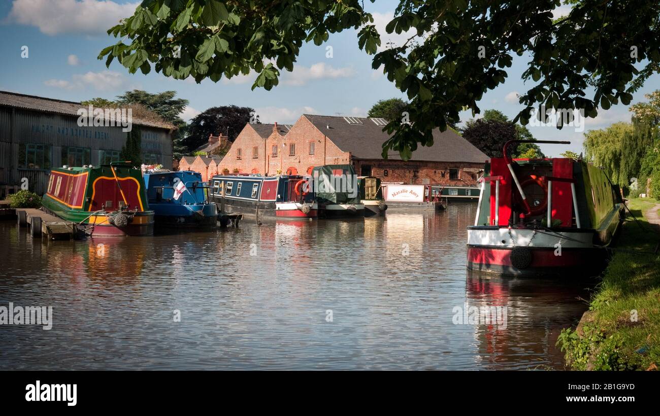 Moored narrowboats on pontoon jetties at Shardlow on the Trent and ...