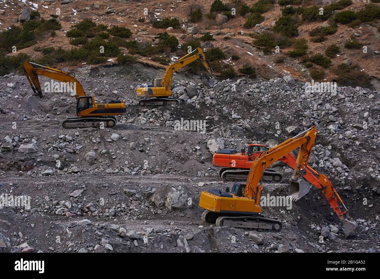 Excavators digging hi-res stock photography and images - Alamy Excavators digging hi-res stock photography and images - Alamy