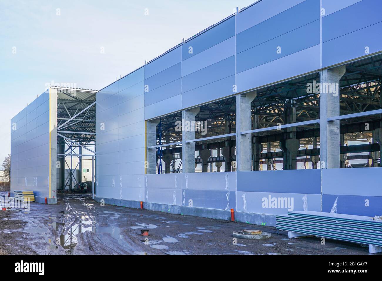 wall assembly of a new factory building using steel sandwich panels ...
