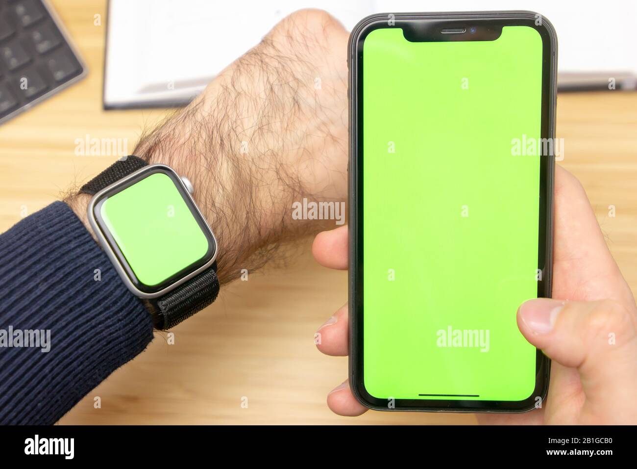 Green screen smart watch hi-res stock photography and images - Alamy