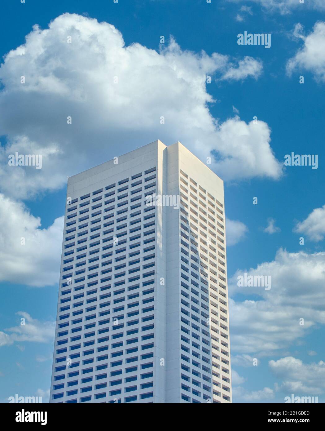 White office tower hi-res stock photography and images - Alamy