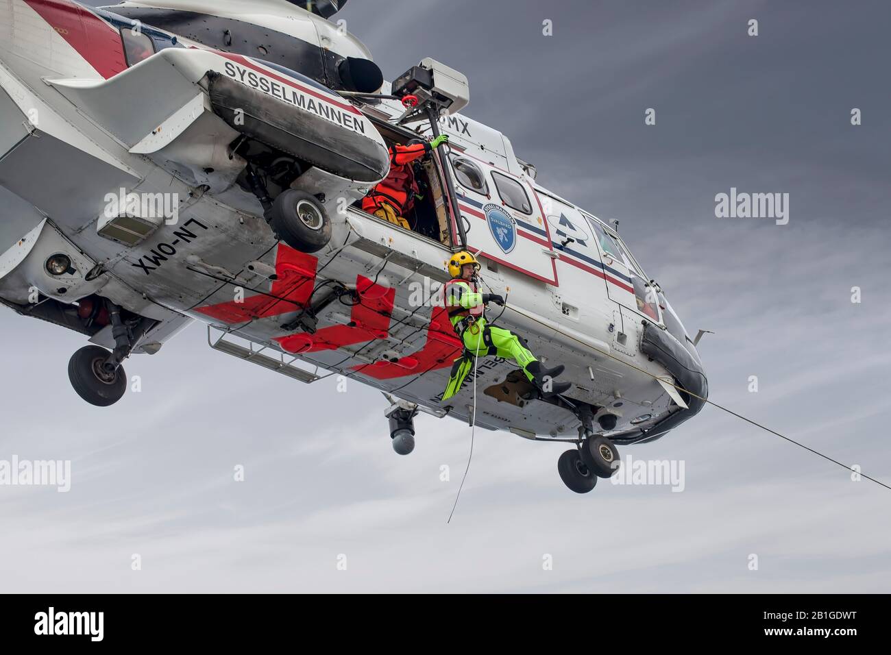 Helicopter rappel hi-res stock photography and images - Alamy