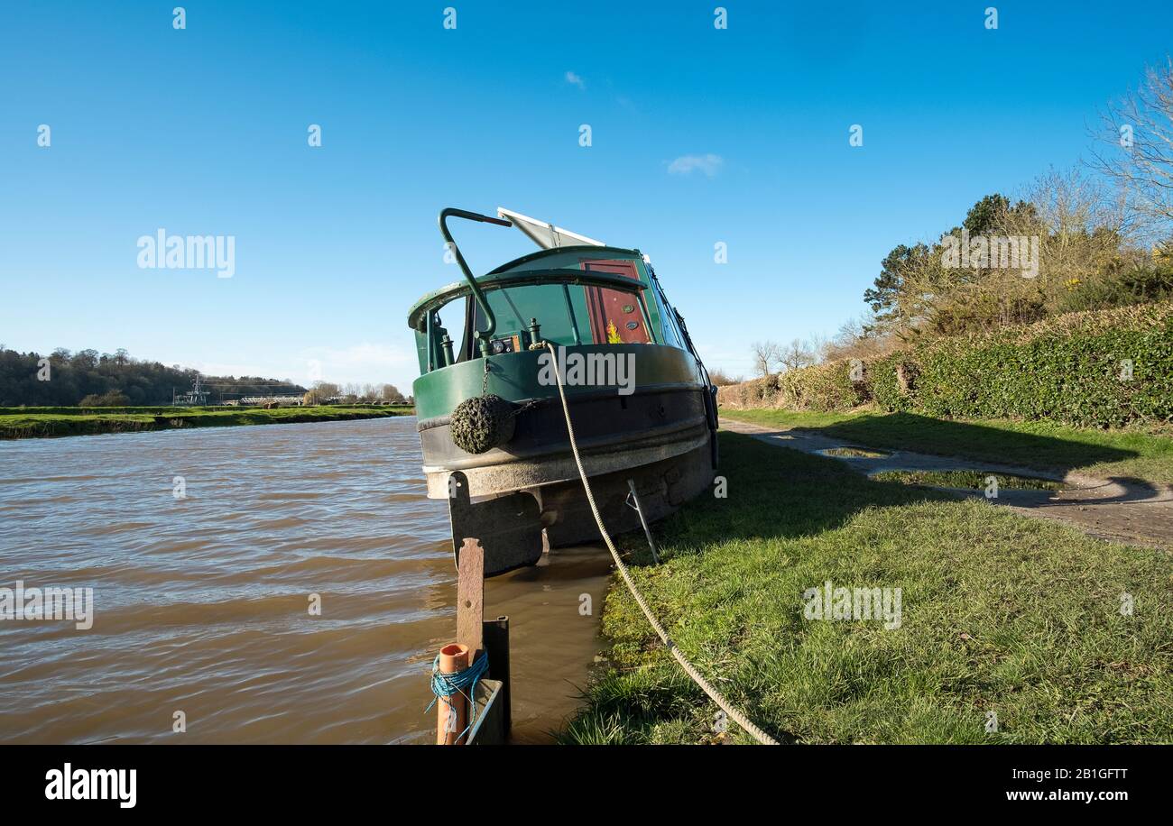 Narrowboat flood damage hi-res stock photography and images - Alamy