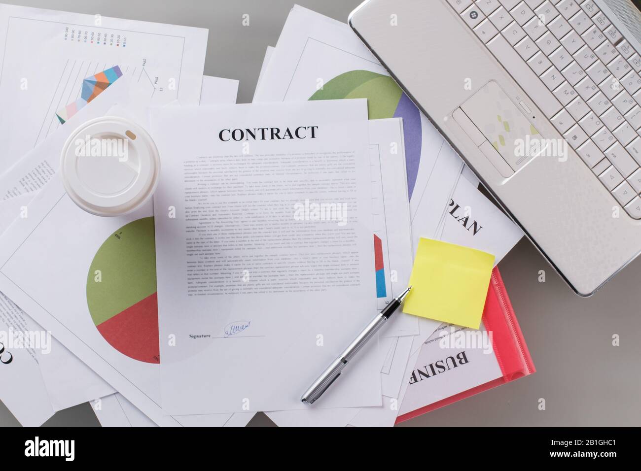 Laptop contract hi-res stock photography and images - Alamy
