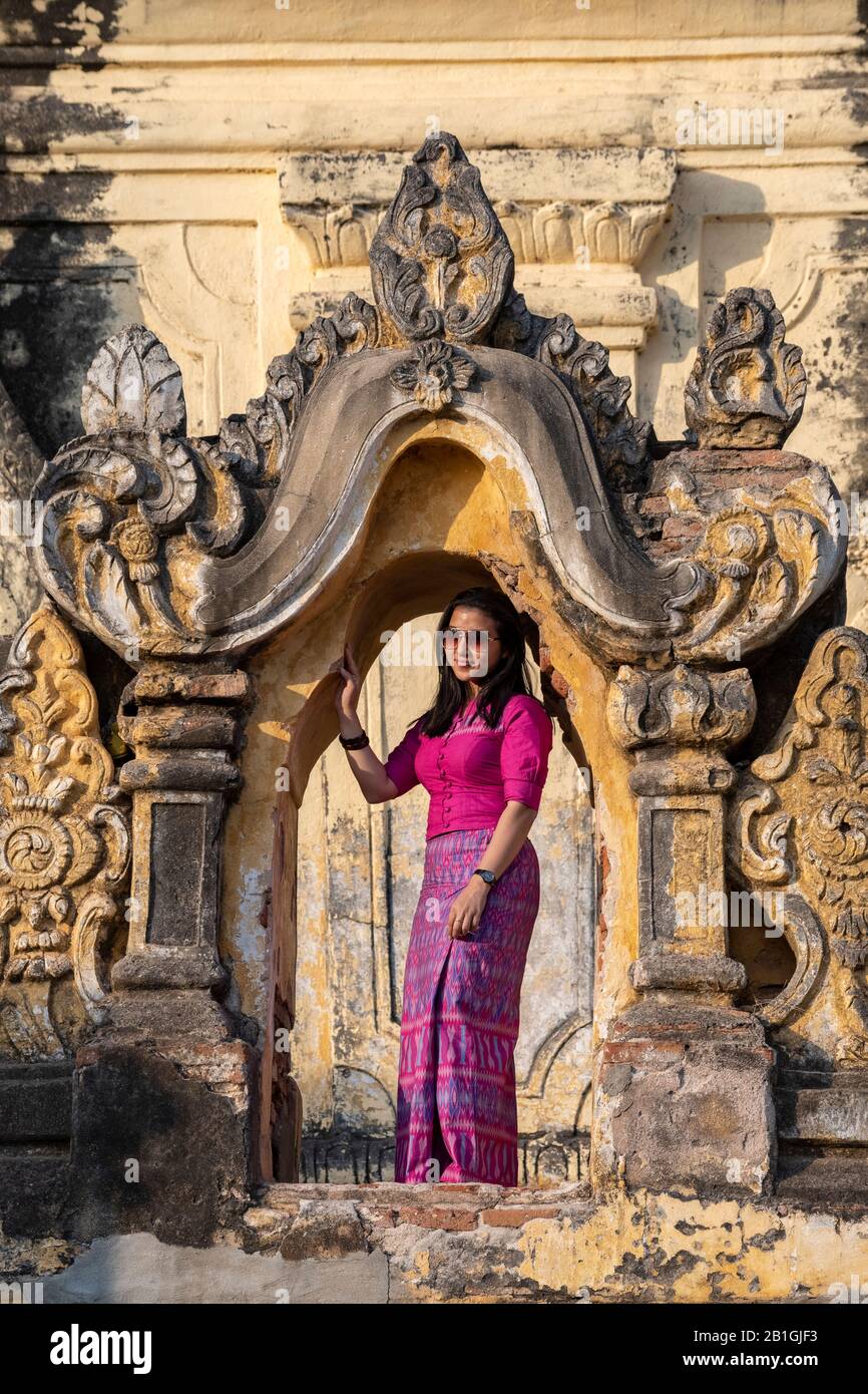 Myanmar mandalay inwa monastery young hi-res stock photography and ...