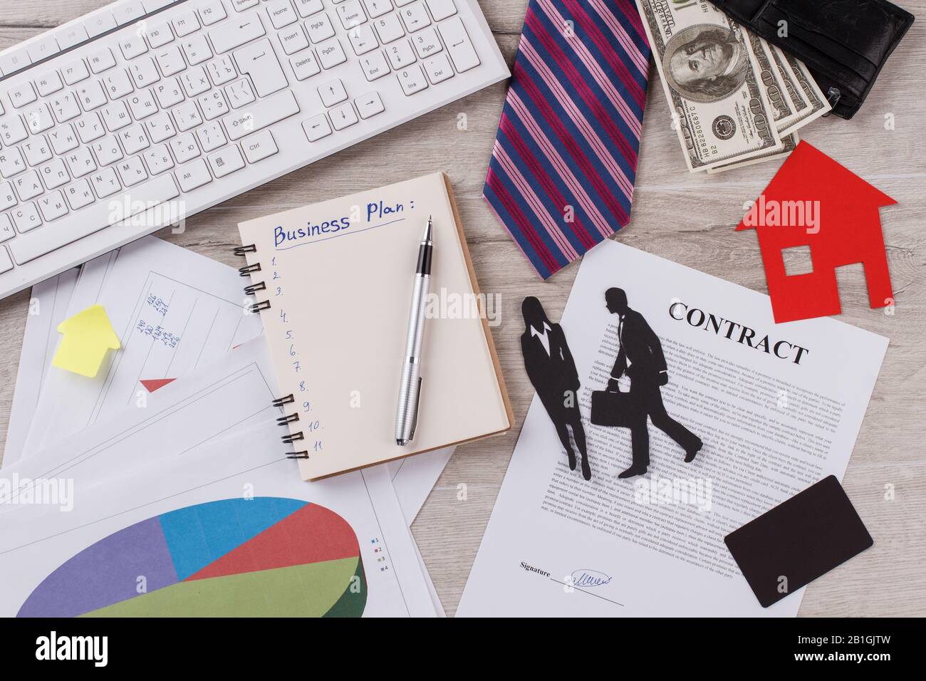 Contract, paper figures of man and woman Stock Photo - Alamy