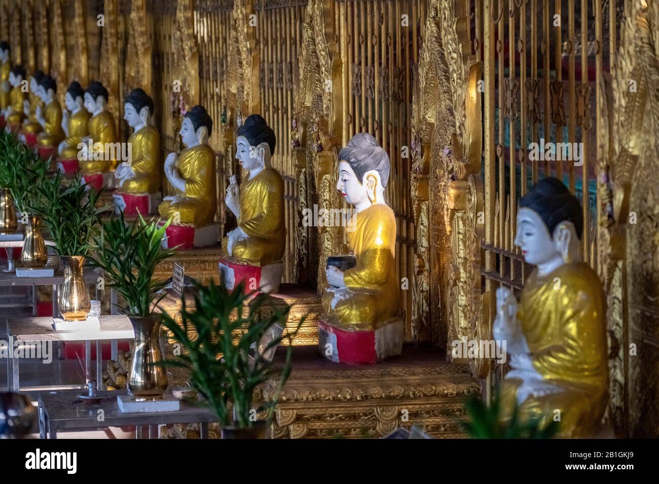 Row of Buddha shrines at Chaukhtatgyi Paya, Yangon, Myanmar Stock Photo ...