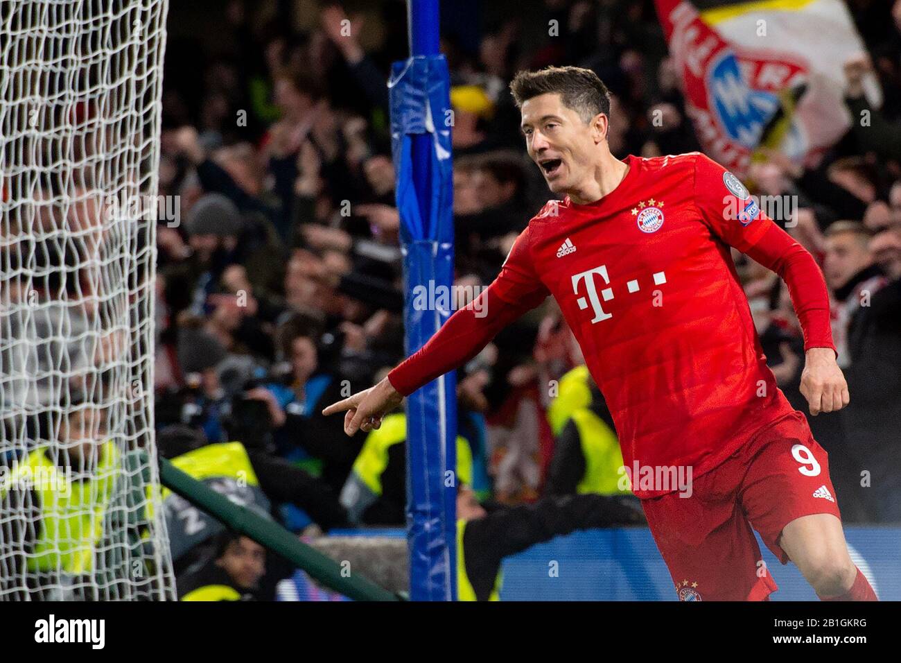 Robert lewandowski goal celebration hi-res stock photography and images ...