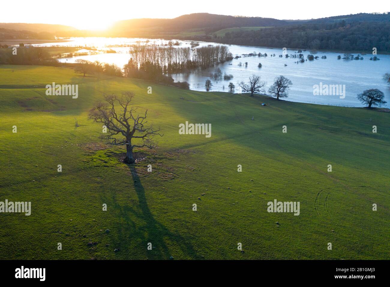 River meander aerial england hi-res stock photography and images - Alamy
